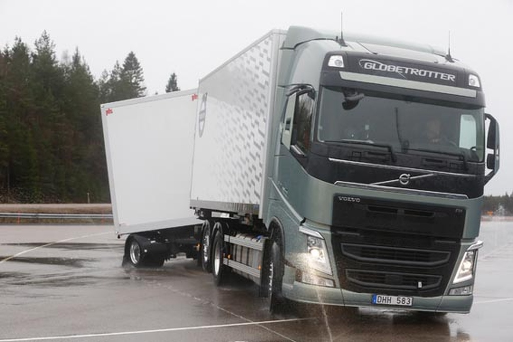 Volvo Trucks a lansat frâna antiforfecare - infotrucker.ro