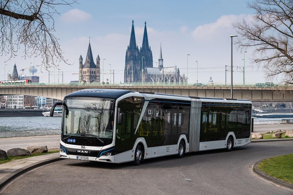 Primul autobuz electric articulat MAN începe operațiunile în Koln