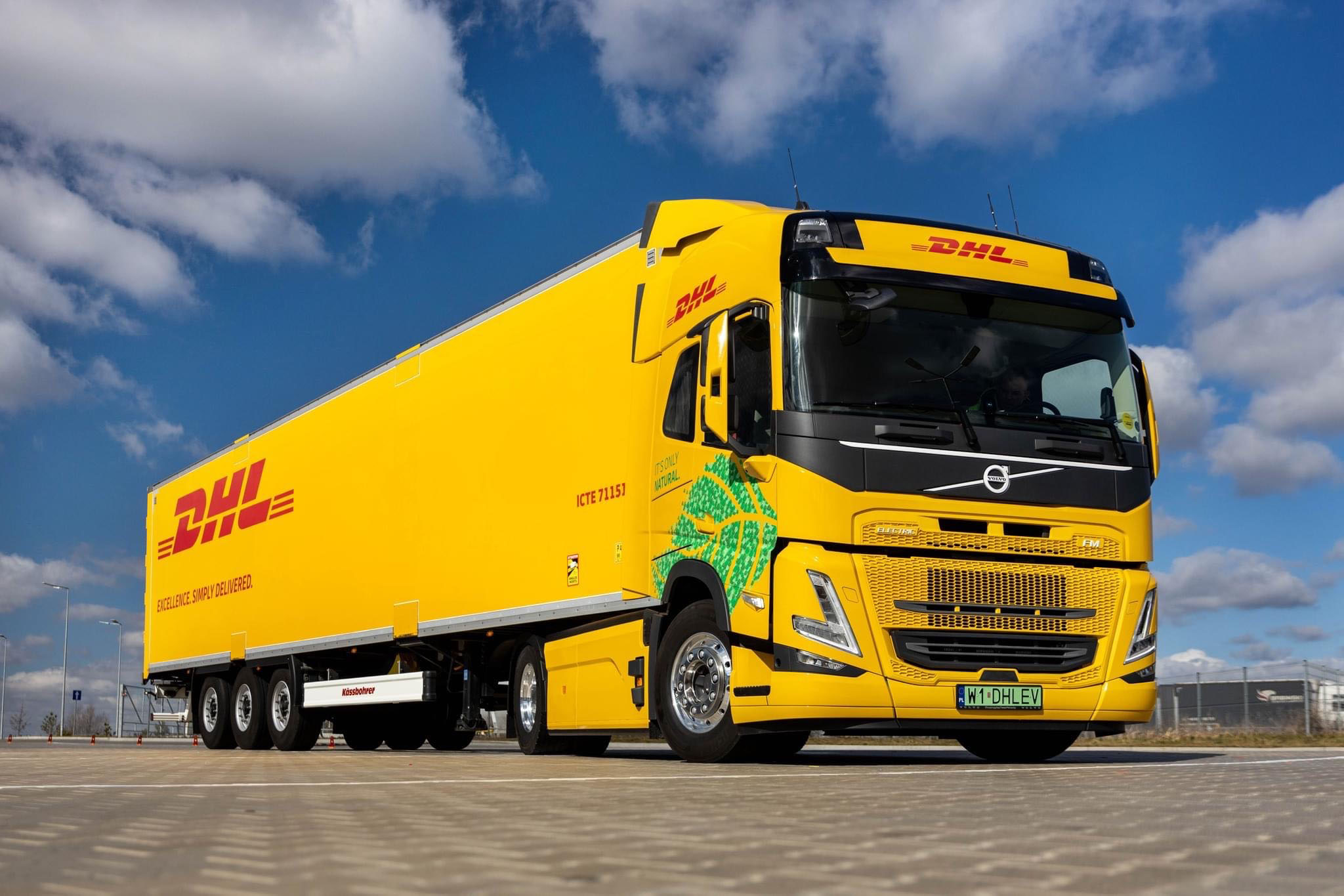 DHL utilizează camioane electrice în transportul intermodal