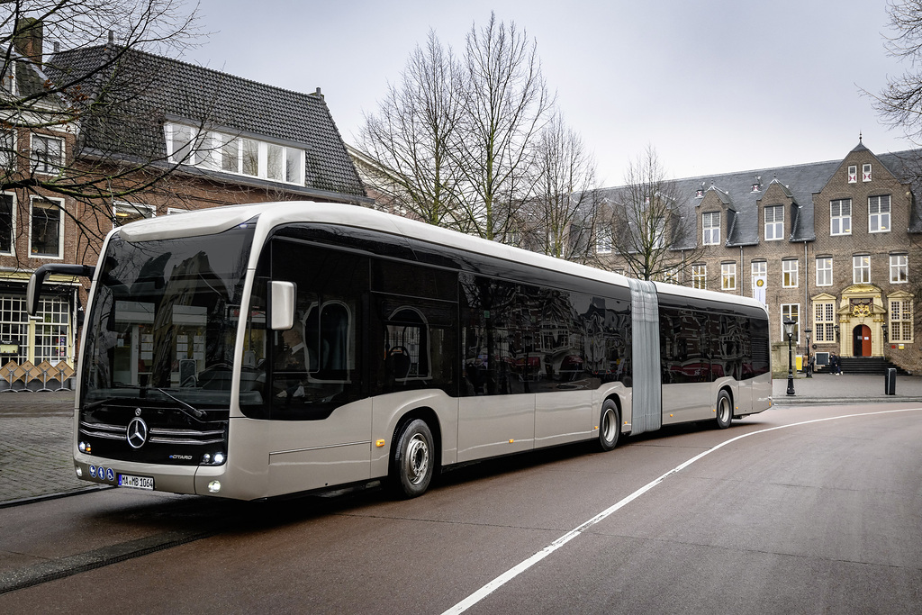 Daimler Buses va livra 35 de autobuze articulate electrice în Olanda
