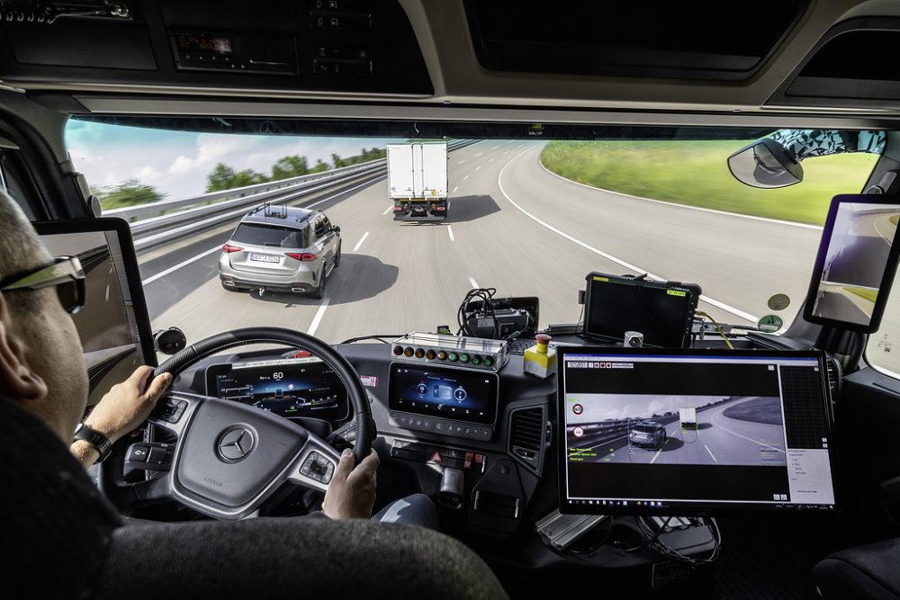 Daimler Truck testează sisteme de siguranță noi și evoluate