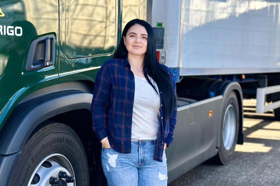 Trucker Girl Diana: ”Dacă noi ne oprim, atunci chiar se oprește toată ...
