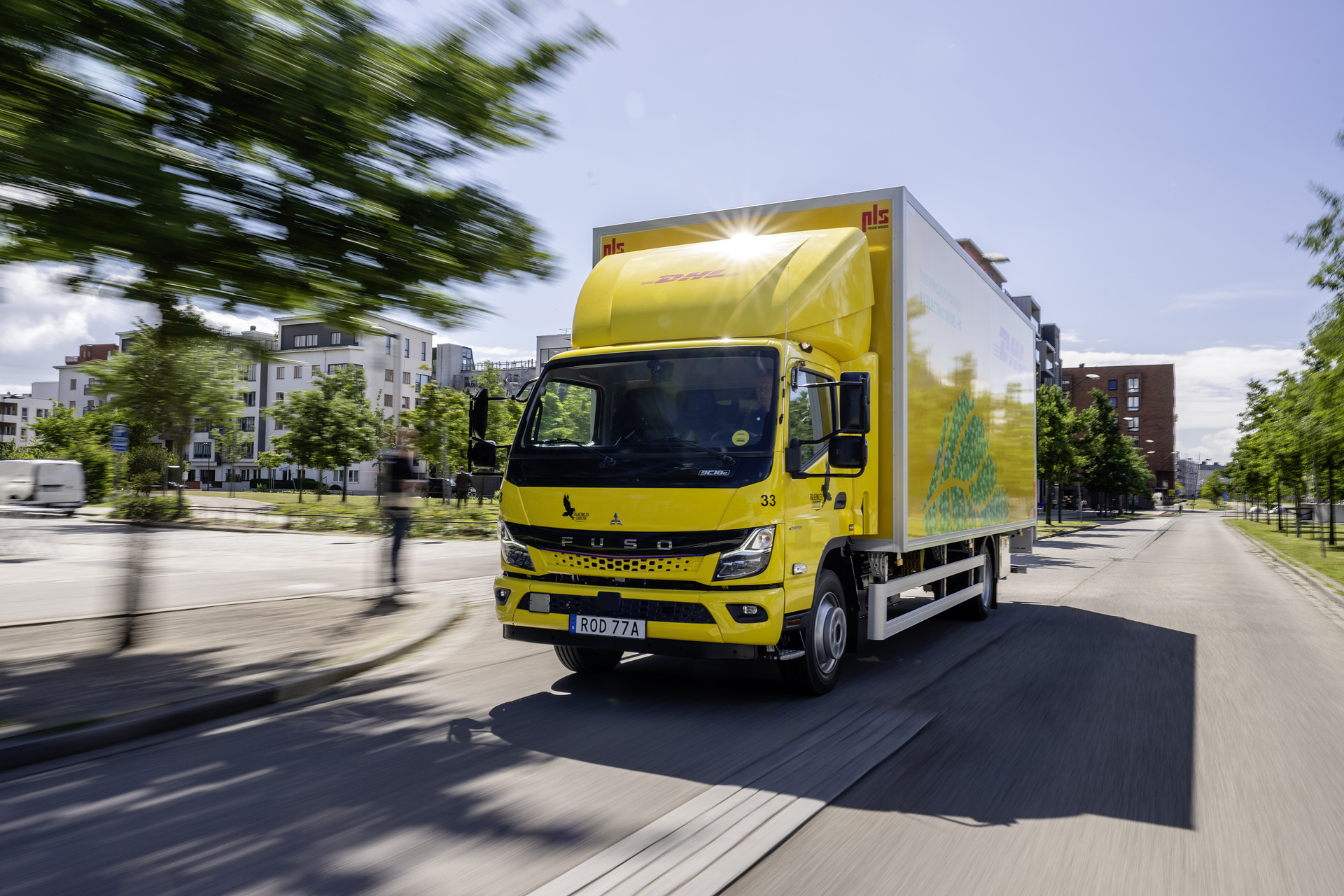 Falkenklev Logistik electrifică rutele DHL din Malmö cu FUSO eCanter