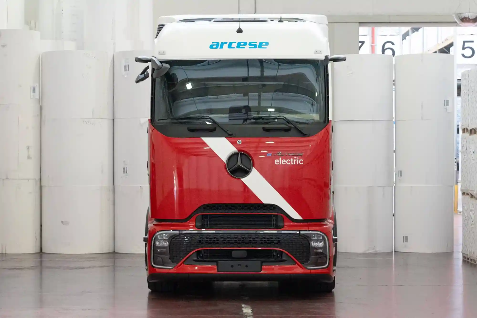 Arcese introduce primul Mercedes-Benz eActros 600